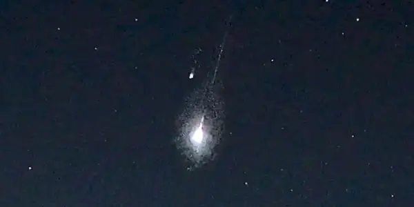 Explaining the Illusion of Double Fireballs in Meteor Vid…